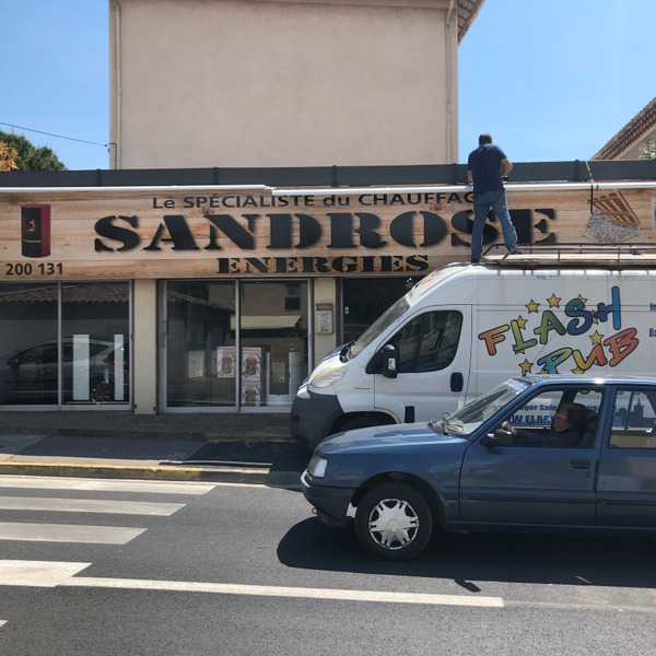 Spécialiste enseignes lumineuses Marseille Aubagne Flash Pub
